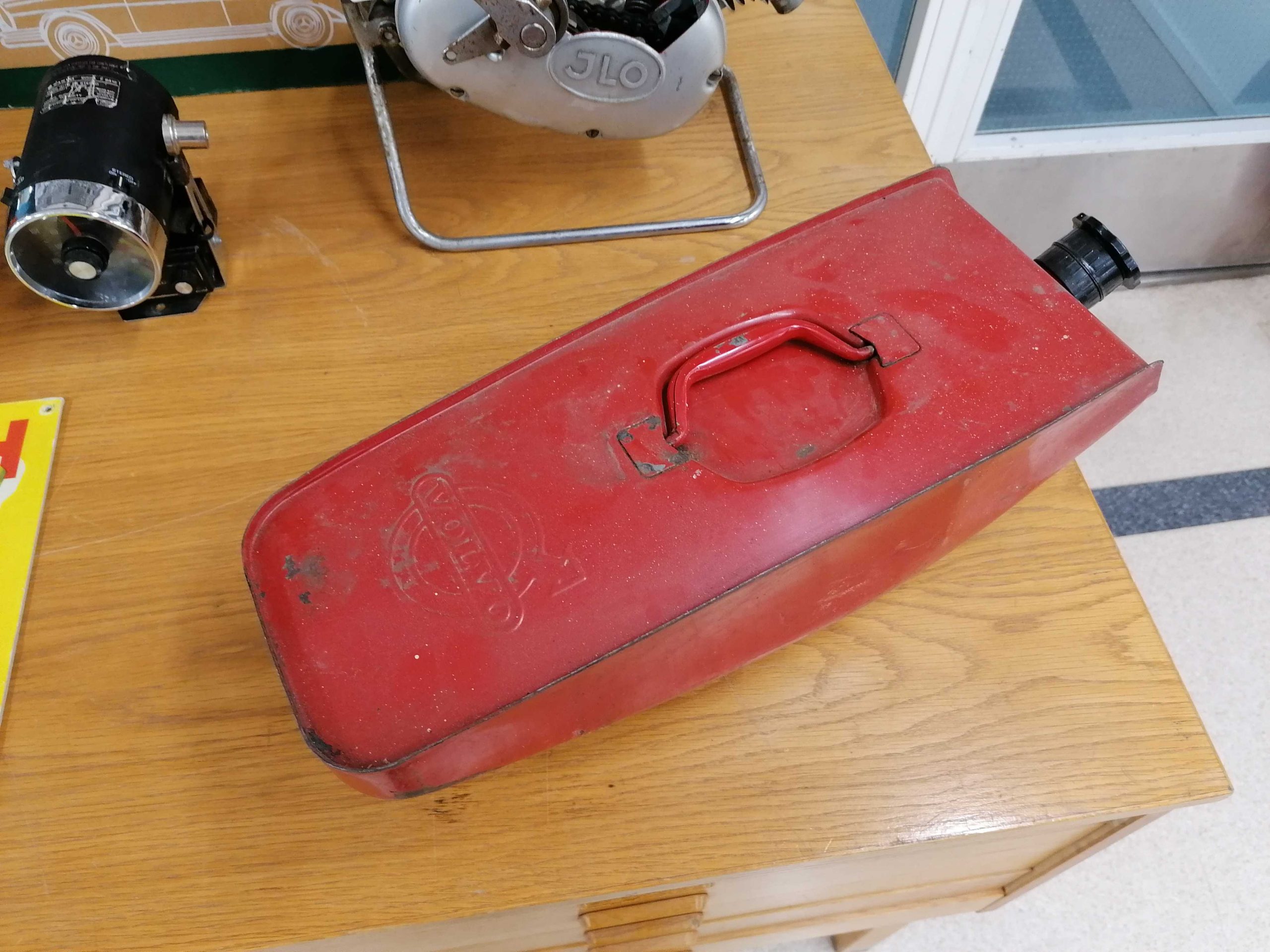 Volvo alkuperäinen lisävaruste bensakanisteri/ Volvo orginal fuel can