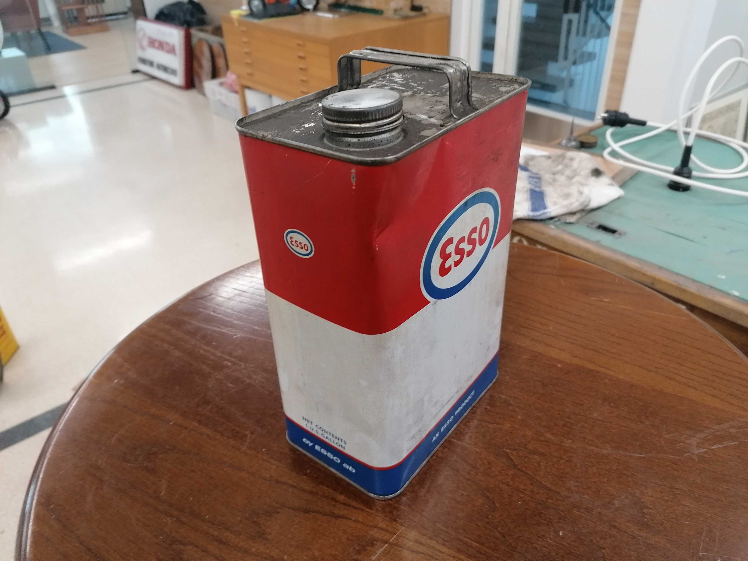 Esso öljykanisteri / Esso oil can