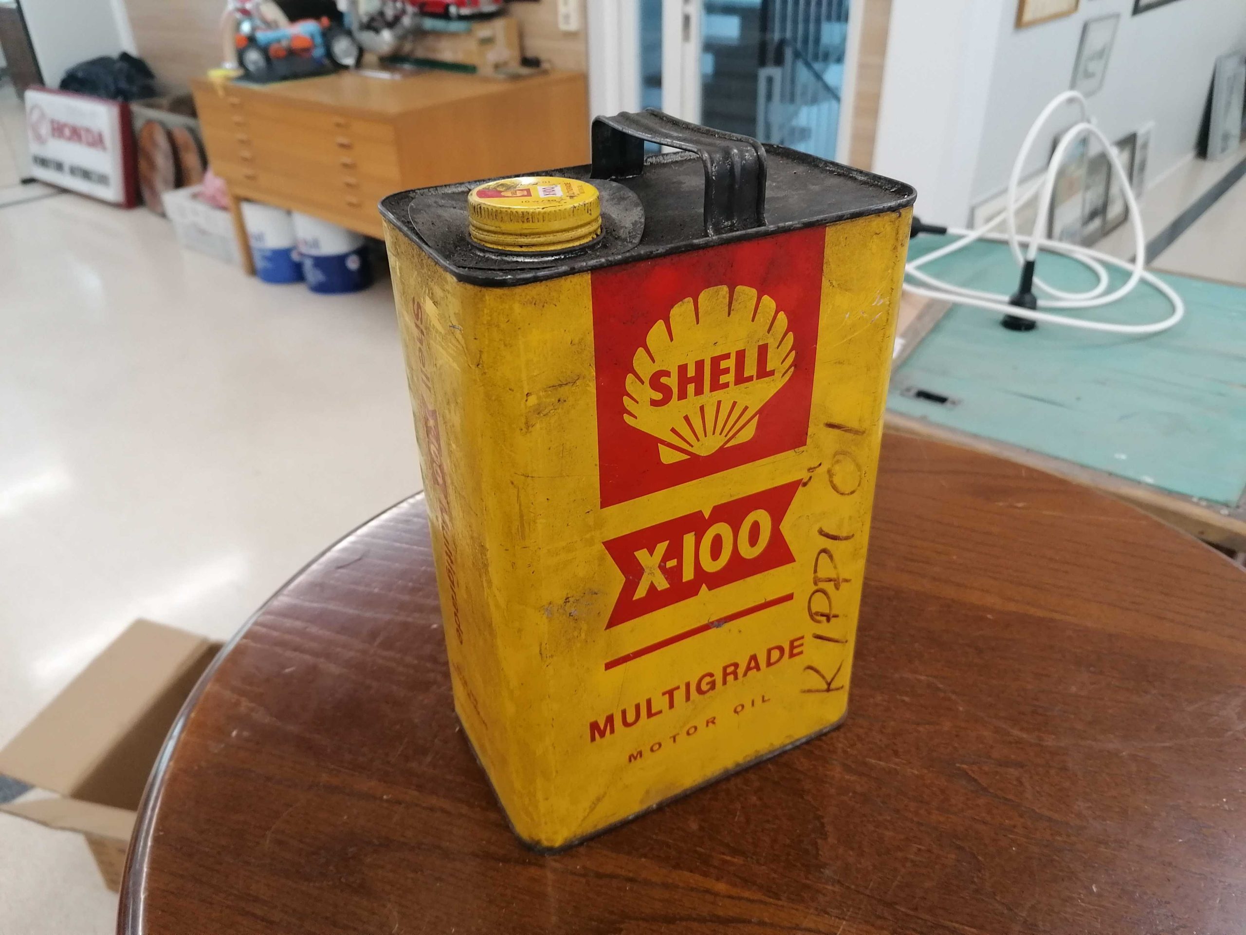 Shell X100 öljykanisteri / Shell X100 oil can