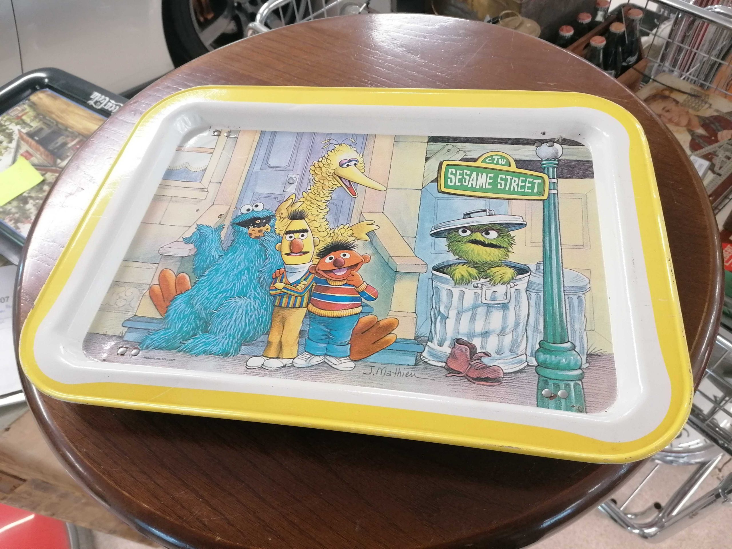 Muppets tarjotinpöytä vuodelta 1977 / Muppets tray/table from 1977
