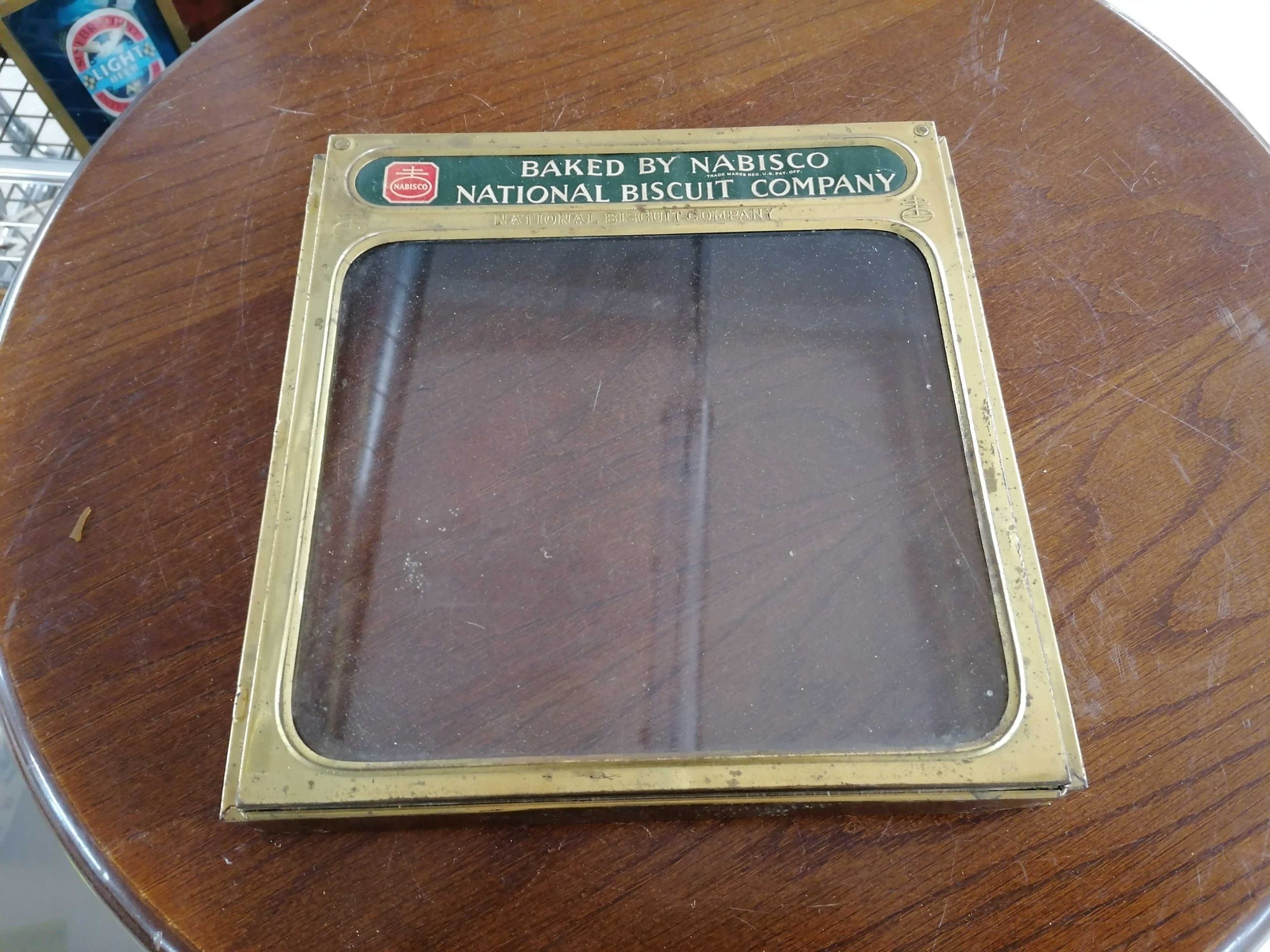 Vanhan keksilaatiko kansi / Old biscuit box lid