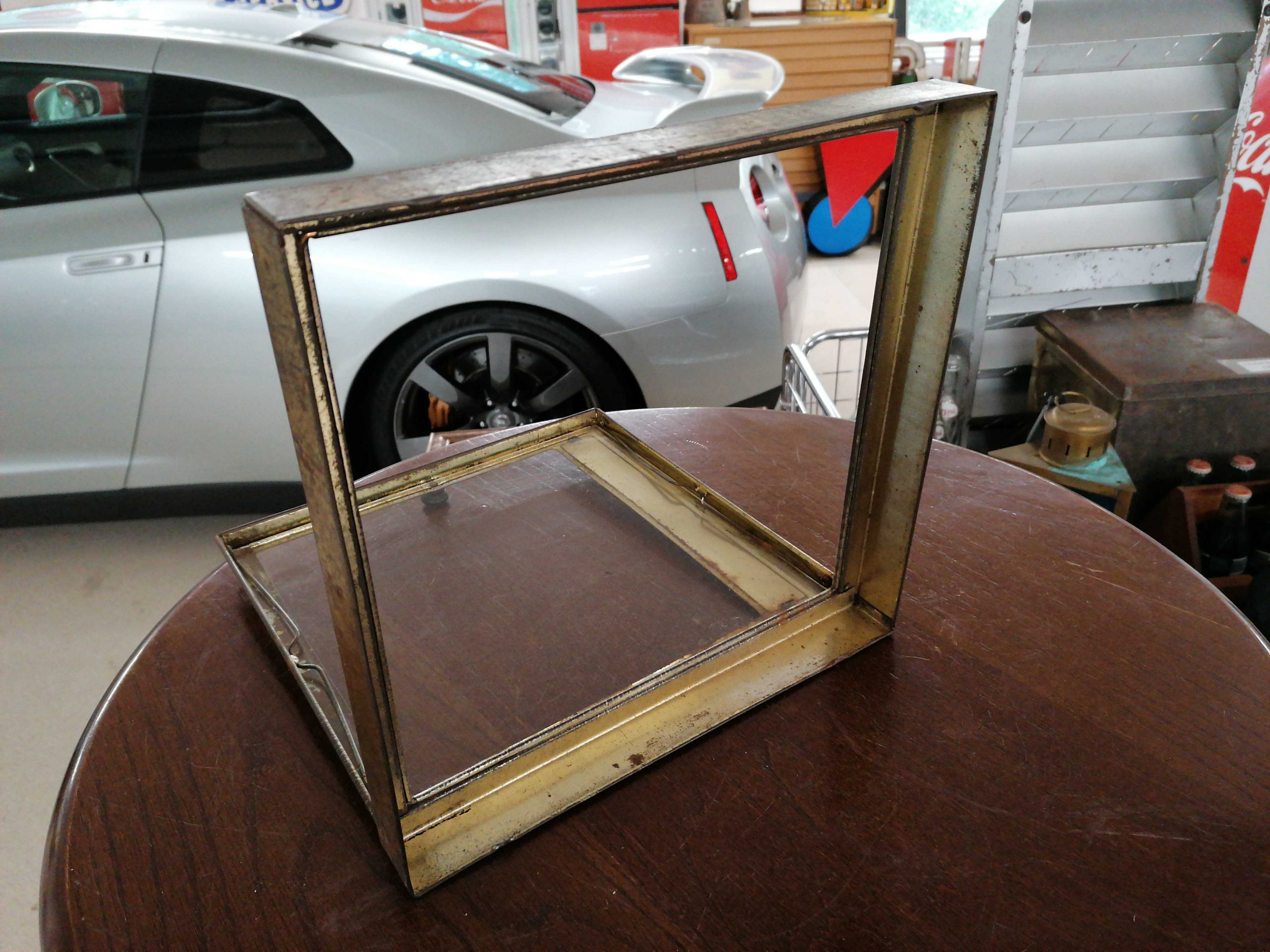 Vanhan keksilaatiko kansi / Old biscuit box lid